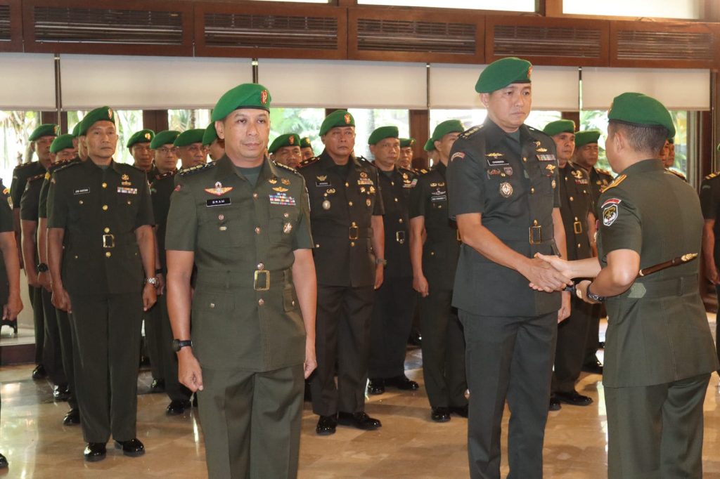 Kolonel Czi Chandra Adibrata Resmi Jabat Kasrem 052/Wijayakrama ...